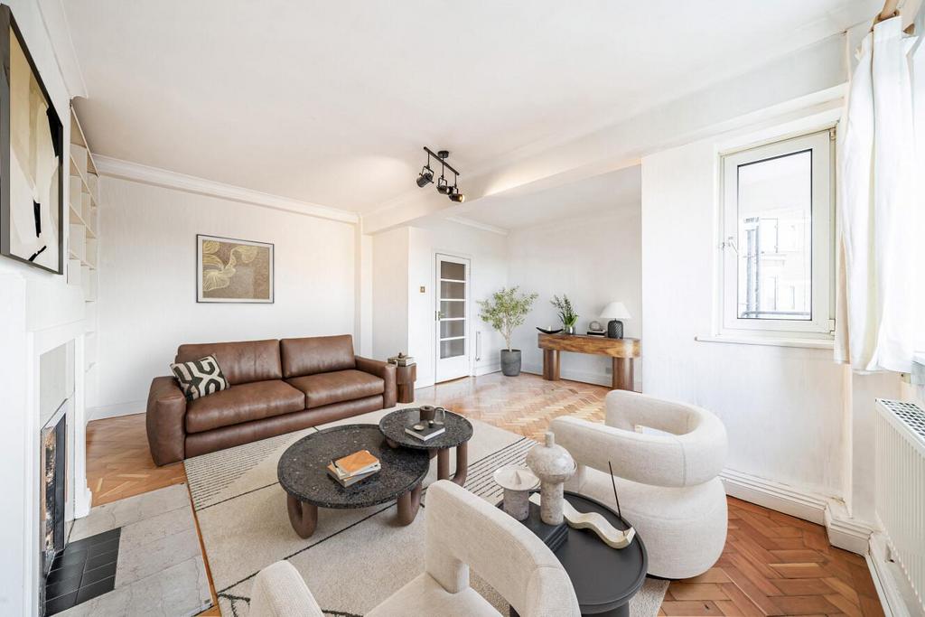 Upper Richmond Road, Putney, London... 2 bed flat - £500,000