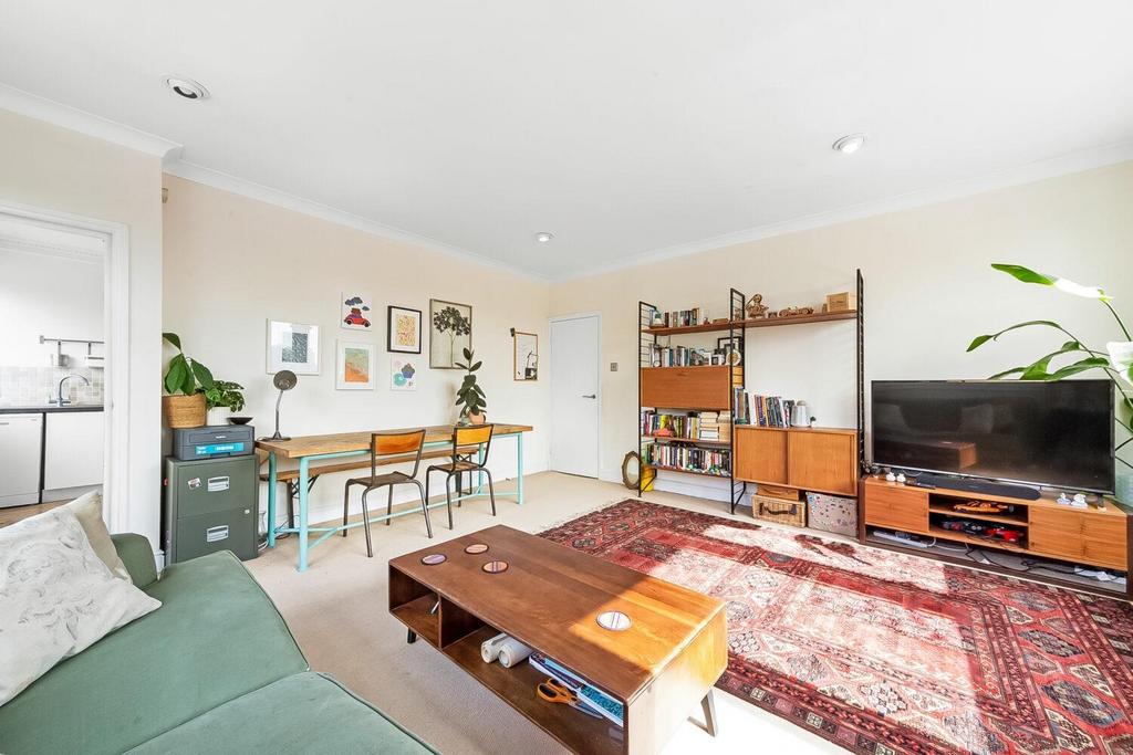 Lewisham Way, New Cross, SE14 2 bed apartment for sale - £450,000