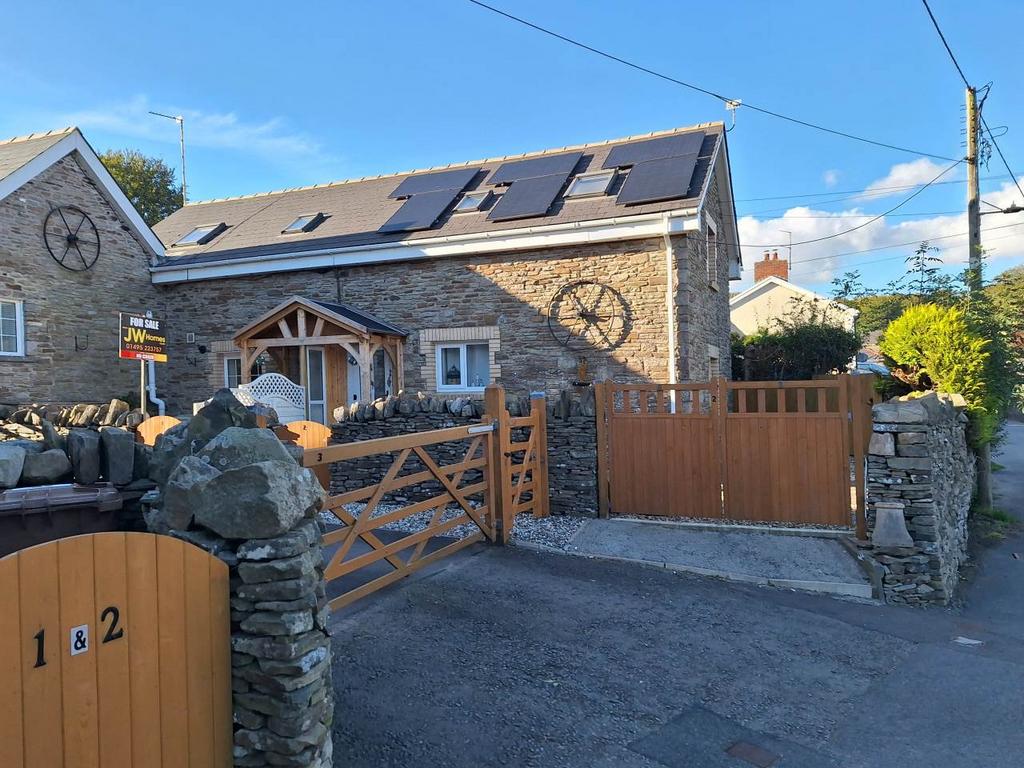Wyrloed Lodge Court, Manmoel NP12 2 bed cottage - £139,995