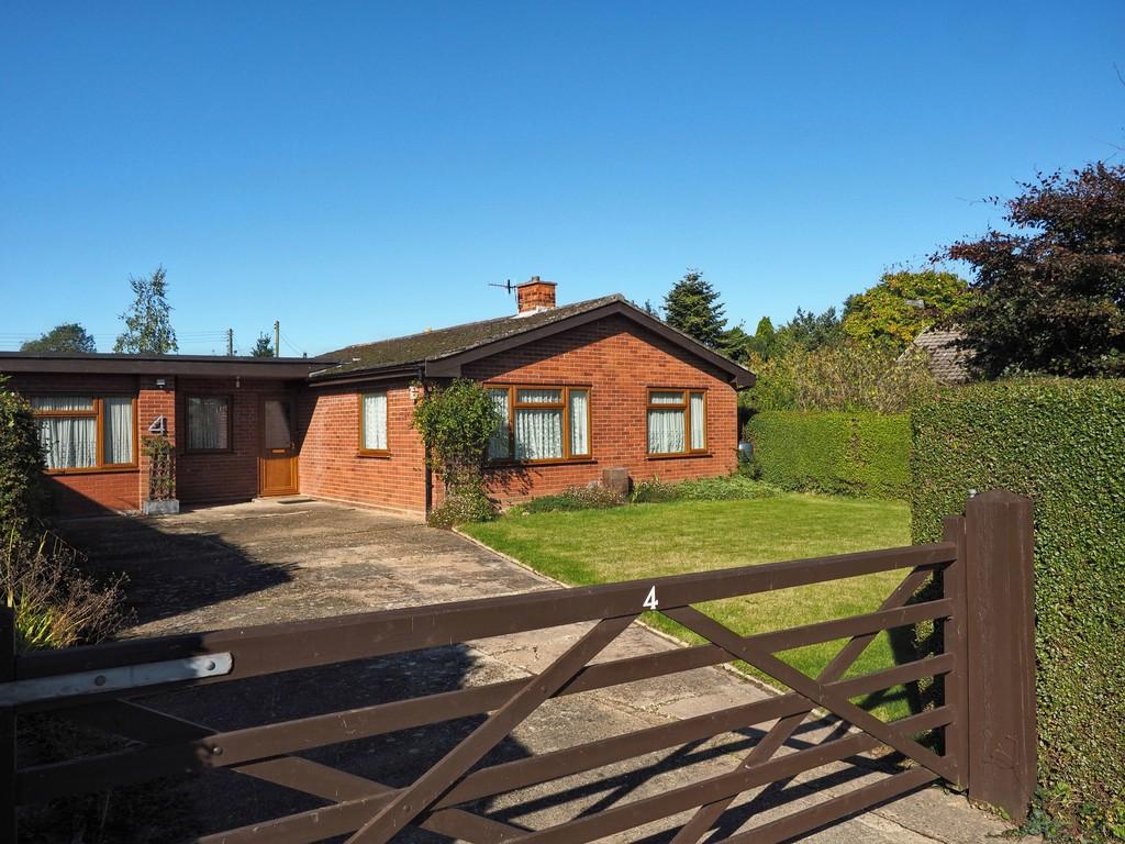 Huntingfield Road, Leiston 3 bed detached bungalow - £375,000