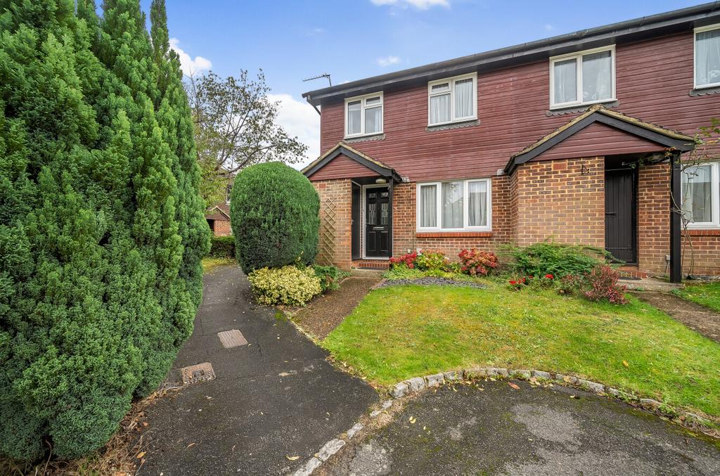 Abingdon Close, Woking GU21 3 bed end of terrace house for sale - £425,000
