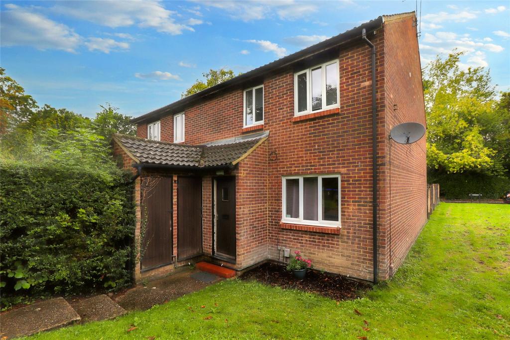 Bankside, Surrey GU21 1 bed flat - £260,000