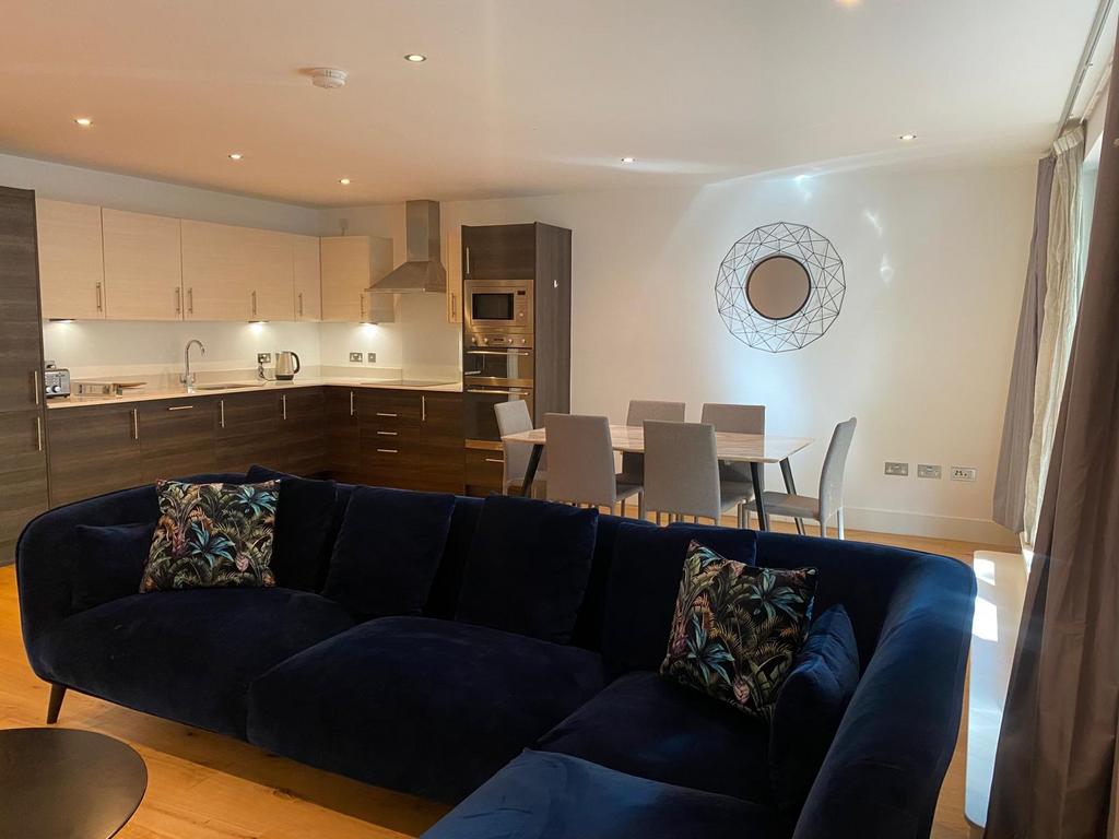 8/2 Brandfield Street, Edinburgh, EH3... 3 bed flat - £1,855 pcm (£428 pw)