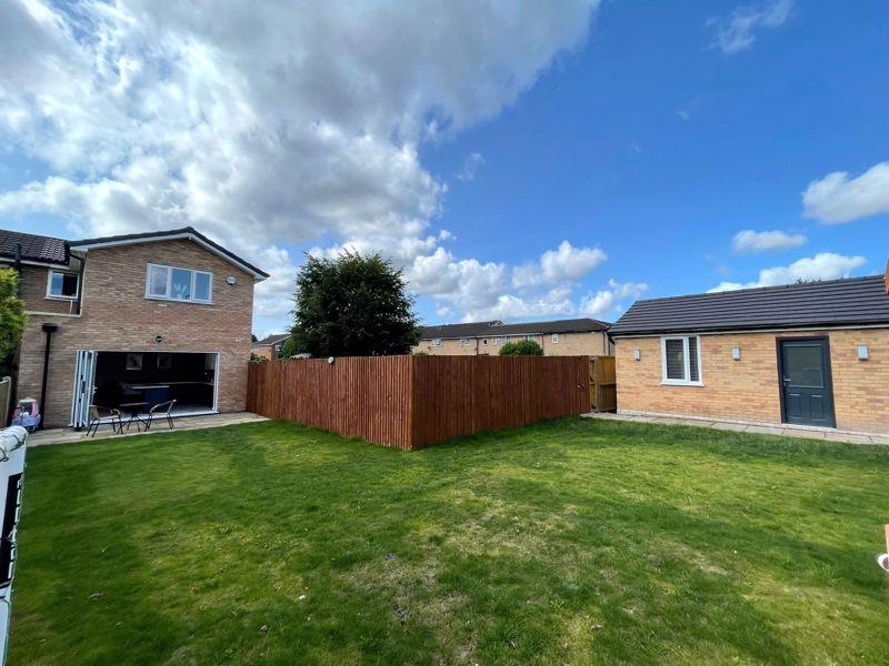 Foxglove Drive, Altrincham WA14 4 bed end of terrace house - £450,000