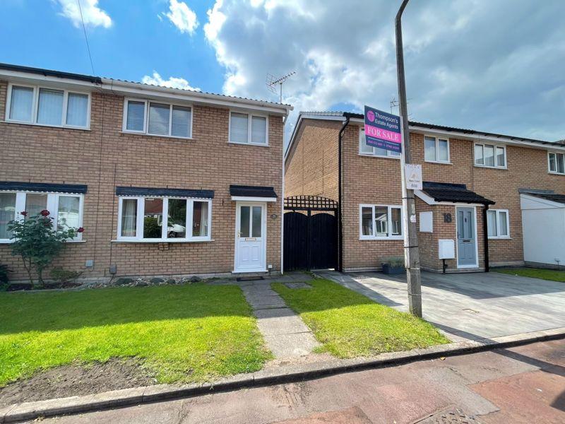 Foxglove Drive, Altrincham WA14 3 bed semi-detached house - £310,000