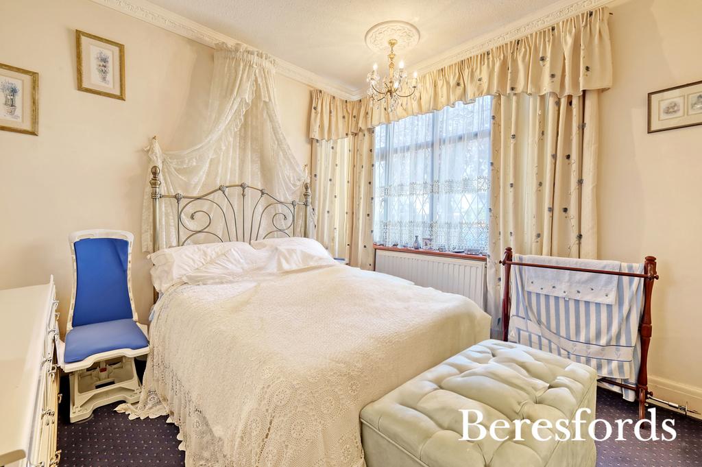 Park Drive, Upminster, RM14 2 bed bungalow for sale - £635,000