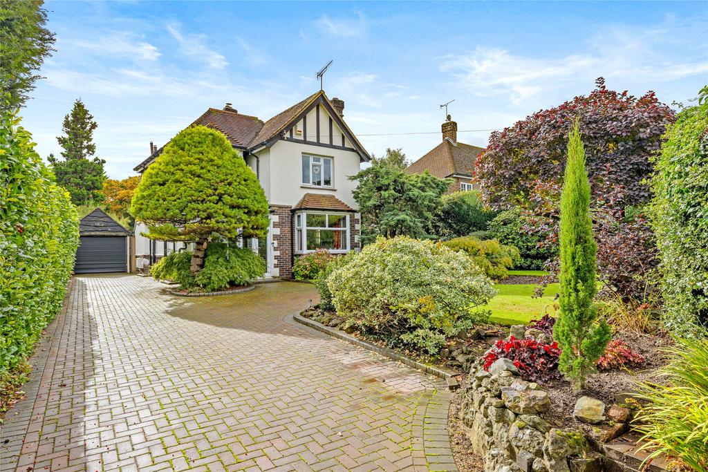 Godstone Road, Oxted, Surrey, RH8 3 bed detached house - £800,000