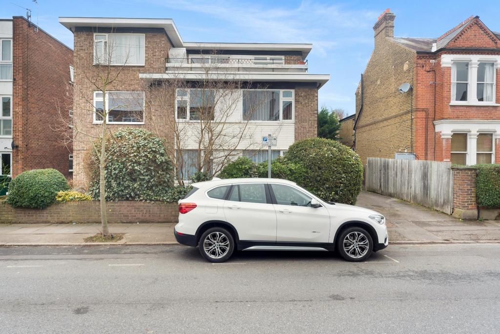 Salter Court, Wimbledon SW19 1 bed apartment - £1,600 pcm (£369 pw)