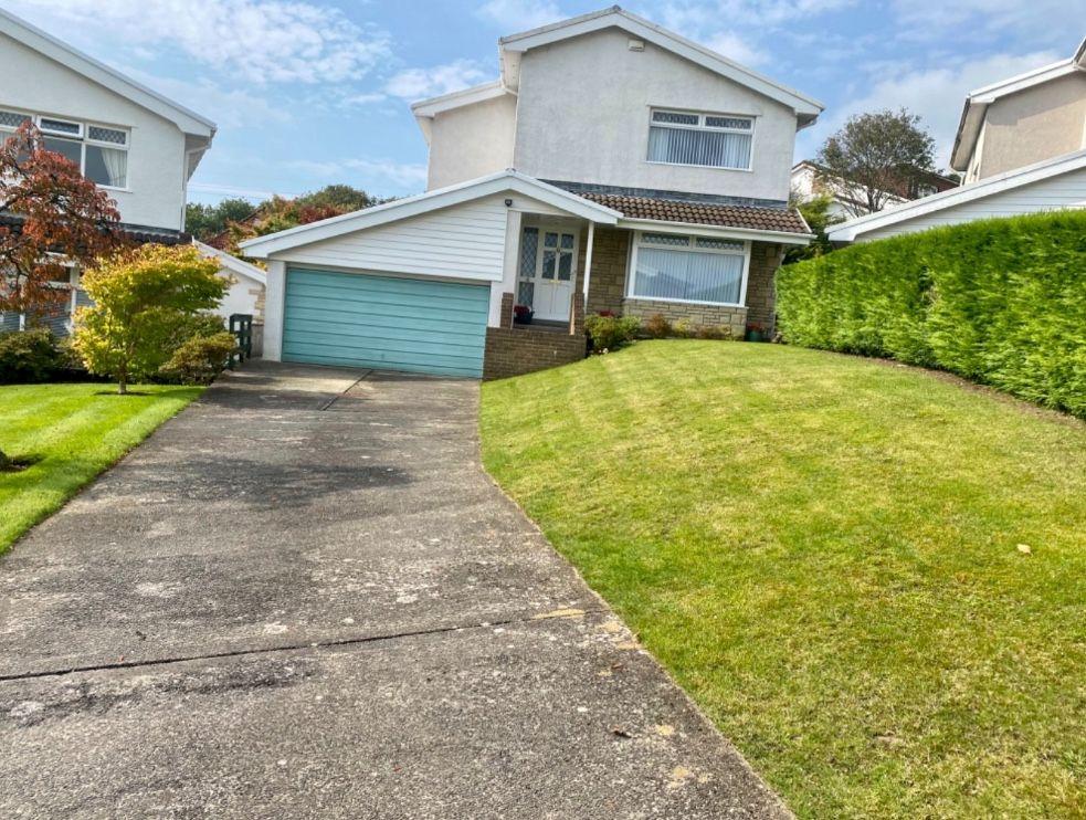Bryntawe Hall Close, Ynystawe, Swansea 4 bed detached house - £375,000