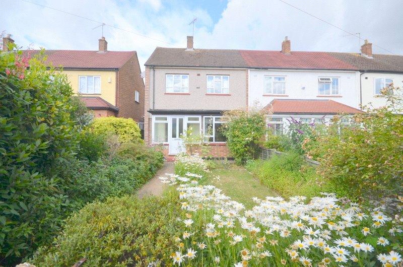 The Rodings, Upminster, Essex, RM14 2 bed end of terrace house - £1,650 ...