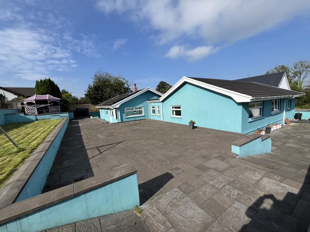 Heol Y Maerdy, Ffairfach, Llandeilo... 6 bed detached bungalow - £349,950