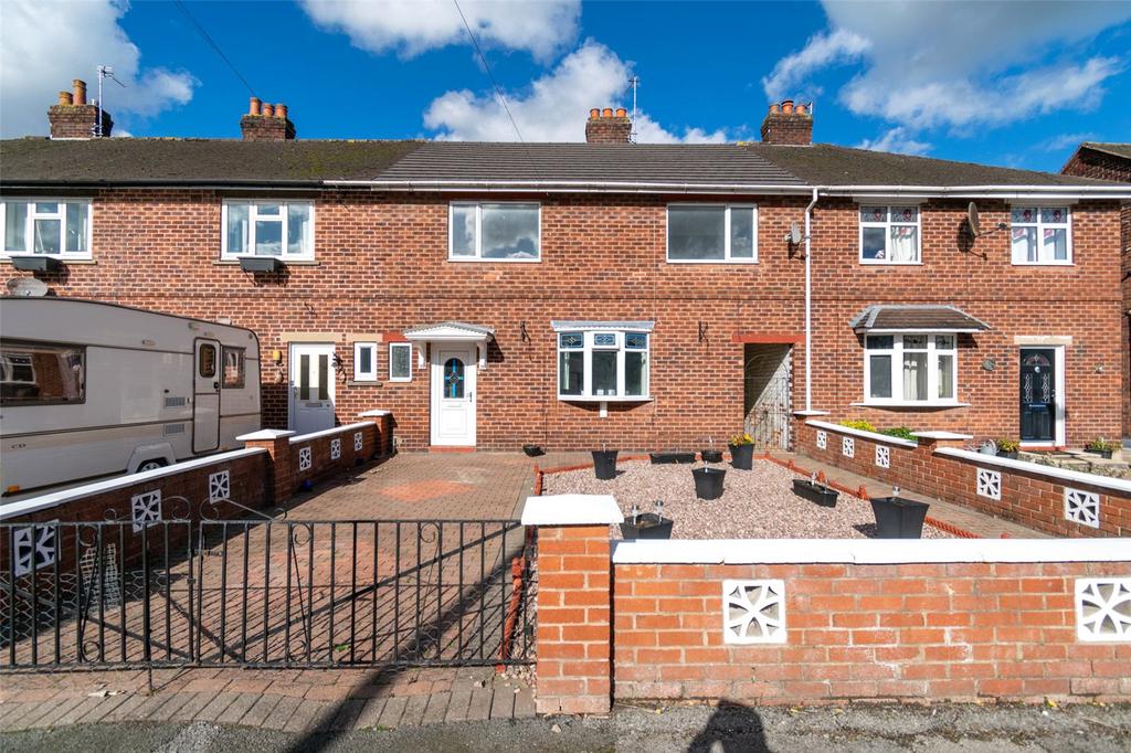 Manor Fields, Middlewich 4 bed terraced house - £185,000