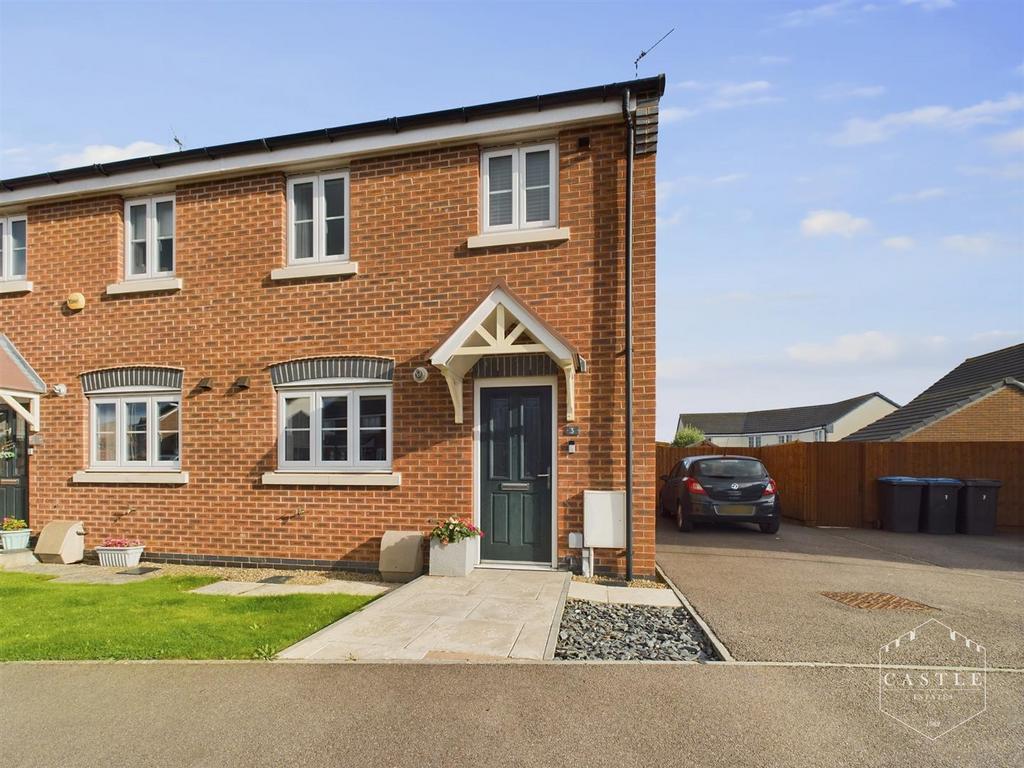 Copinsay Close, Hinckley 3 bed semi-detached house - £250,000