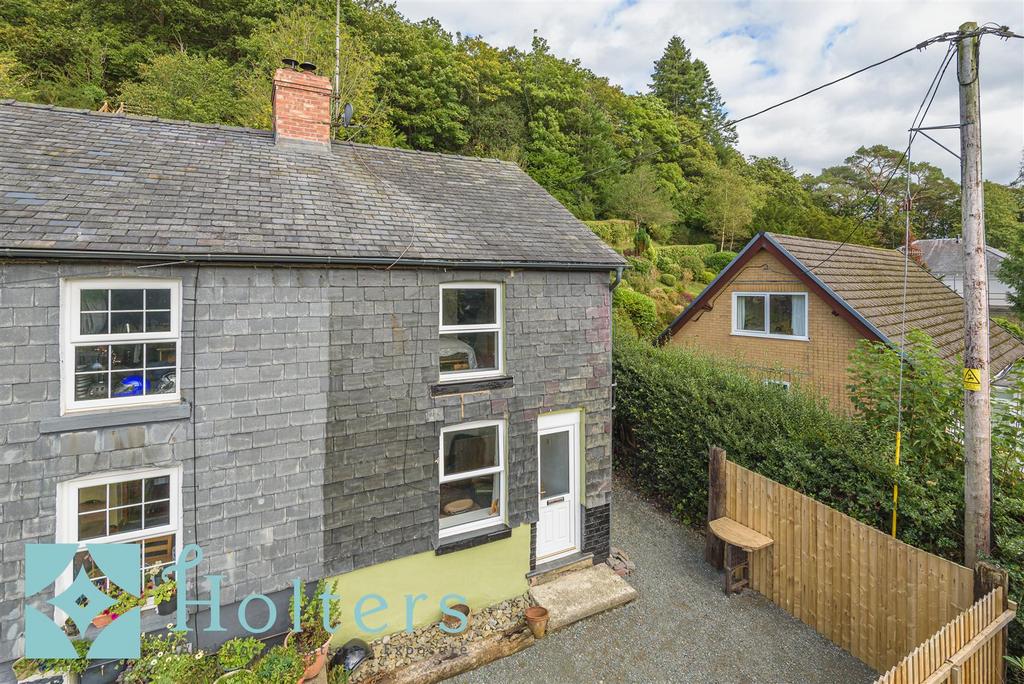 Rock Terrace, Llanidloes 2 bed end of terrace house - £155,000