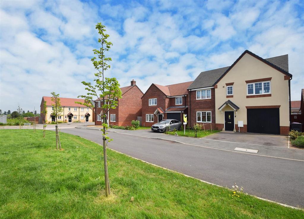 Liddle Close, Shrewsbury 5 bed detached house for sale - £392,000