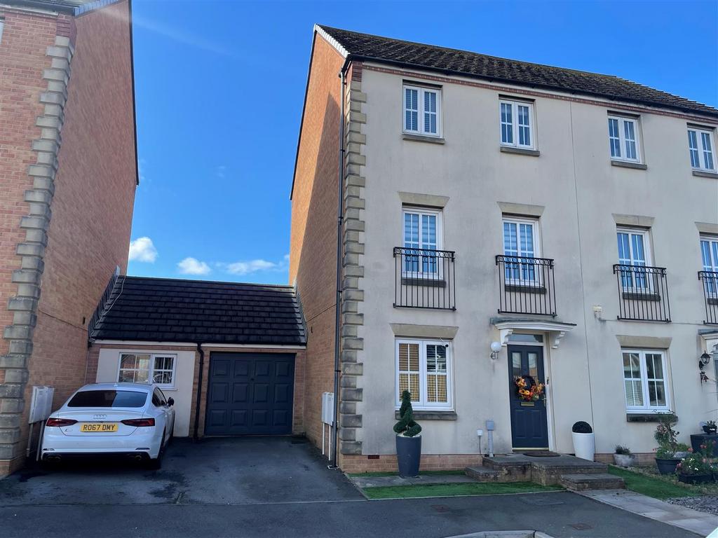 Porth Y Gar, Bynea 4 bed semi-detached house - £259,995