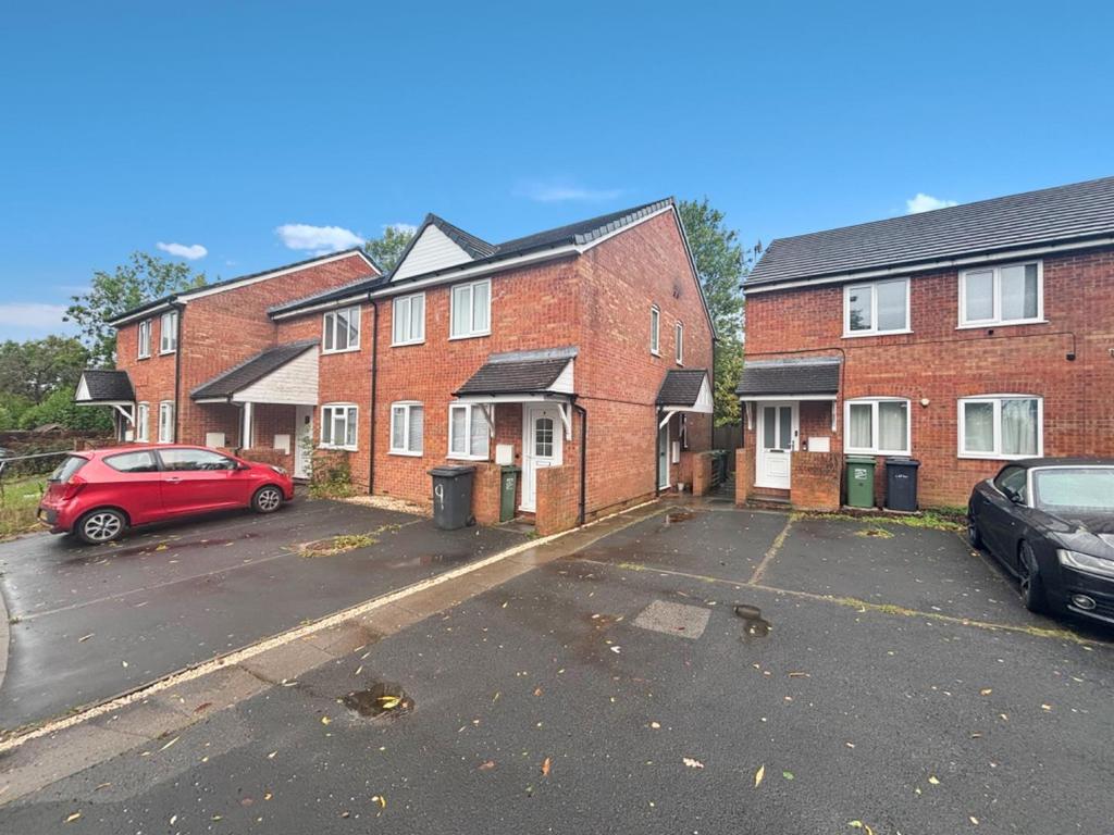 Rectory Road, Redditch 2 bed flat - £875 pcm (£202 pw)