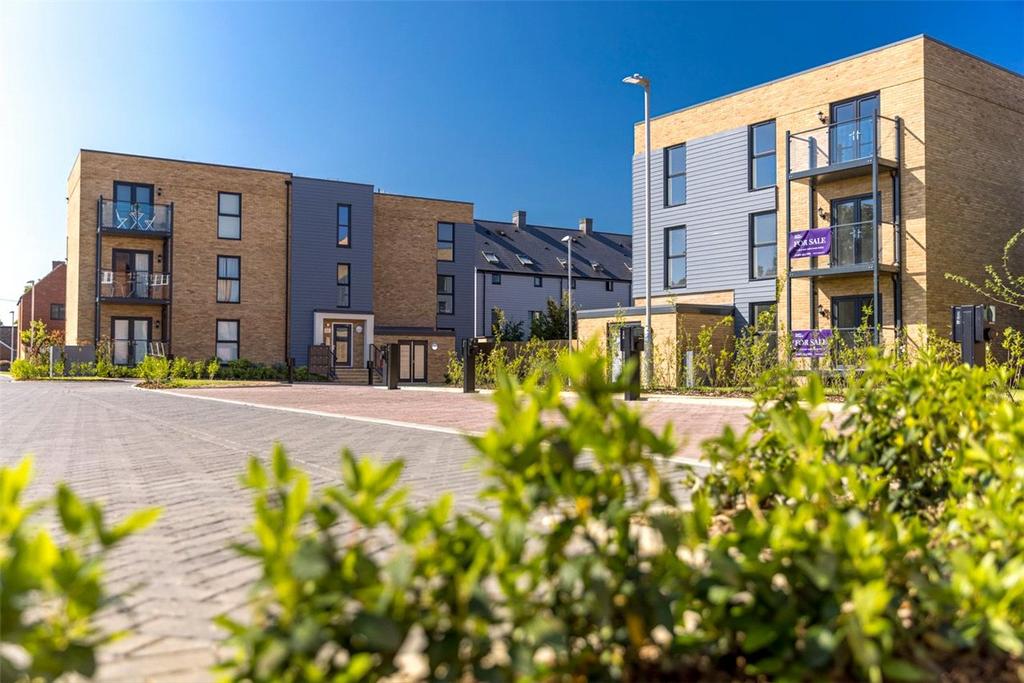 Weston Gate, Hitchin, SG4 2 bed apartment - £335,000