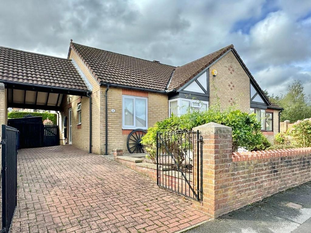Redbrook Walk, Barnsley 2 bed semi-detached bungalow - £116,250