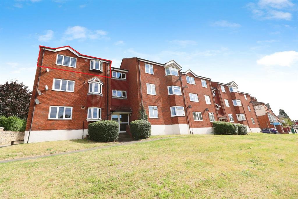 High Street South, Rushden NN10 1 bed apartment - £110,000