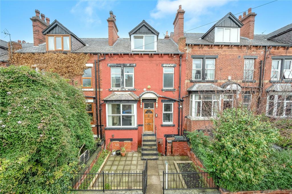 Ashton Grove, Leeds, West Yorkshire 2 bed terraced house - £130,000
