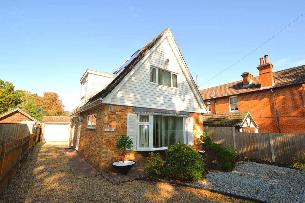 College Ride, Bagshot 2 bed detached house for sale - £525,000
