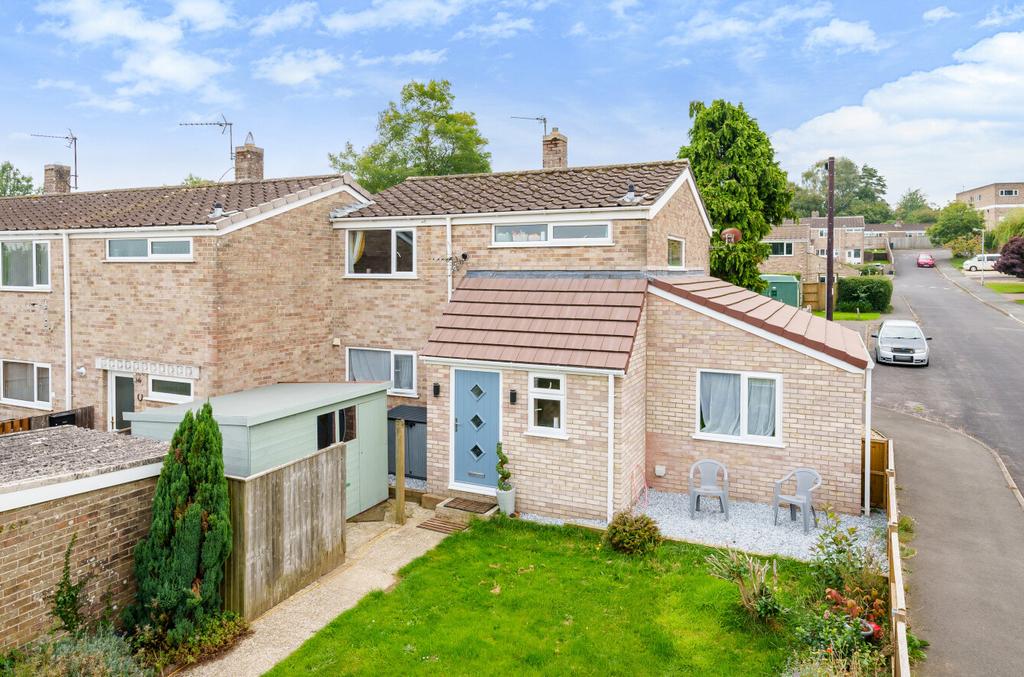 Fairway Rise, Chard, Somerset, TA20 3 bed end of terrace house - £260,000