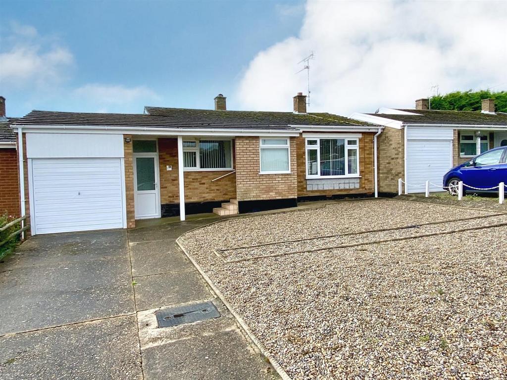 Fir Close, Barnby, Beccles, Suffolk... 2 bed detached bungalow - £215,000