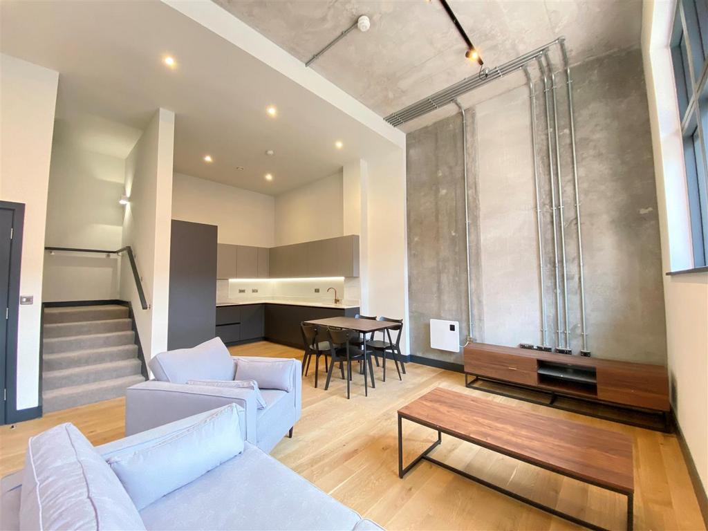 Addington Street, Manchester 3 bed flat - £2,150 pcm (£496 pw)