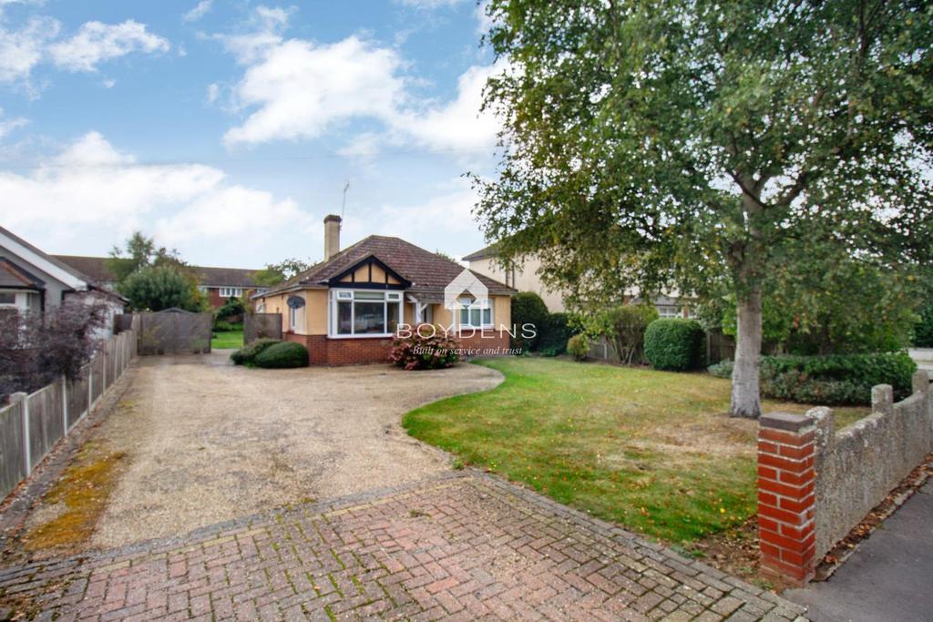 Shrub End Road, Colchester CO3 3 bed detached bungalow - £425,000