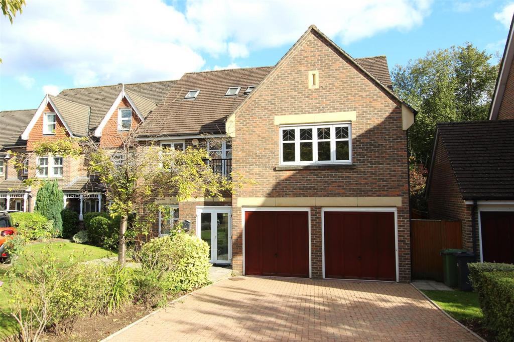 Water Mead, Chipstead 5 bed detached house - £860,000