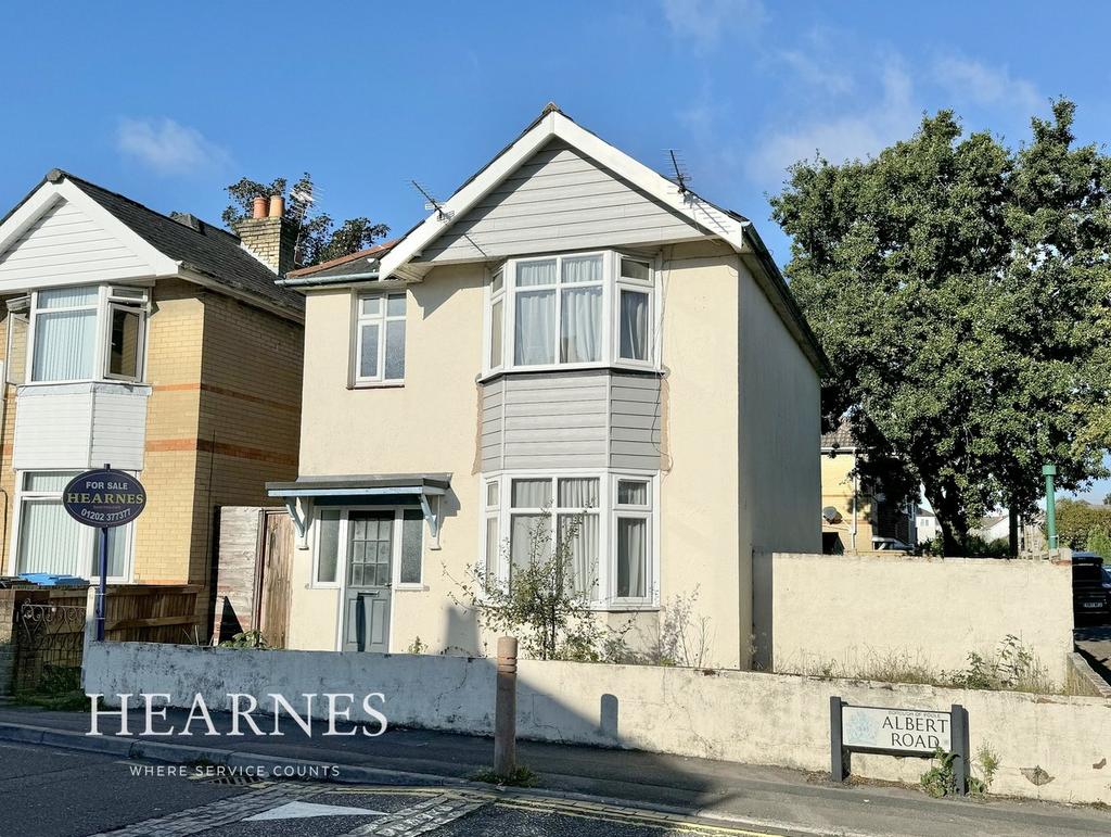 Albert Road, Parkstone, Poole, BH12 3 bed detached house - £325,000