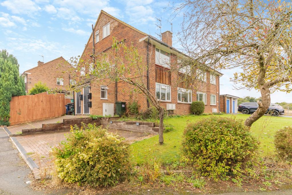Darvell Drive, Chesham 2 bed ground floor maisonette - £295,000