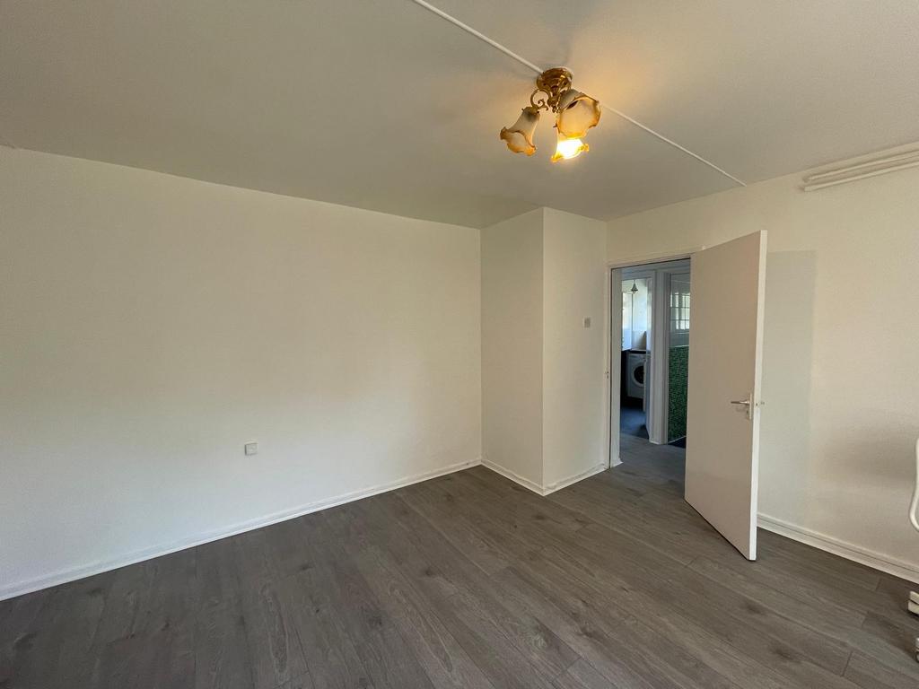 Sutherland Court, London NW9 1 bed flat - £1,500 pcm (£346 pw)