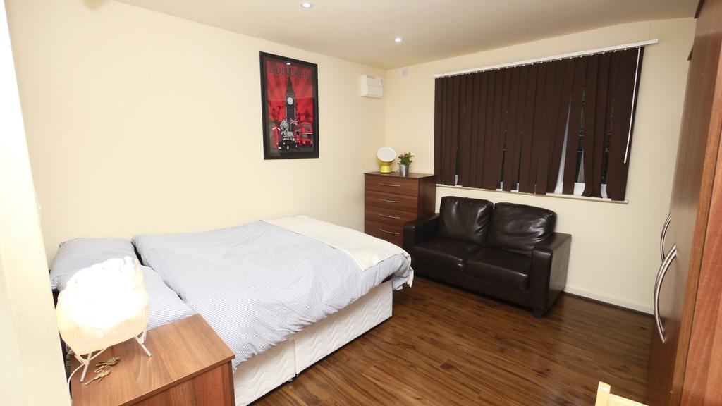 Cranhurst Road, London NW2 Studio - £1,545 pcm (£357 pw)