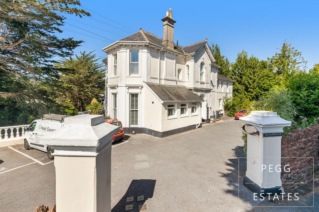 Greenway Road, Chelston, Torquay TQ2 2 bed flat for sale - £150,000