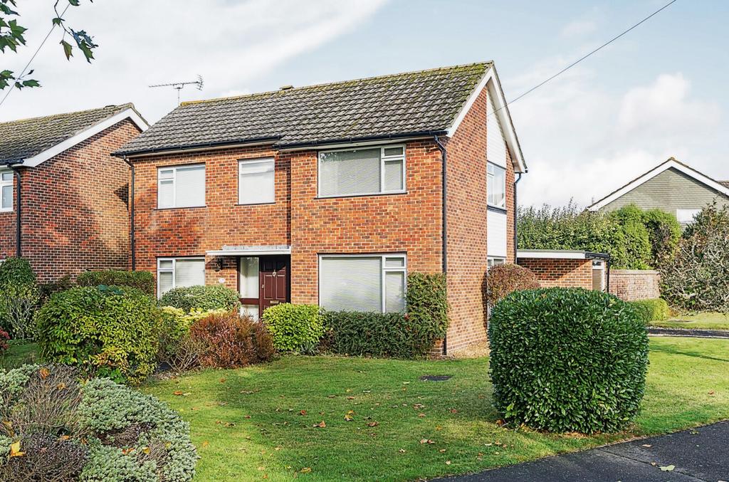 Lincoln Green, Chichester, PO19 3 bed detached house - £500,000
