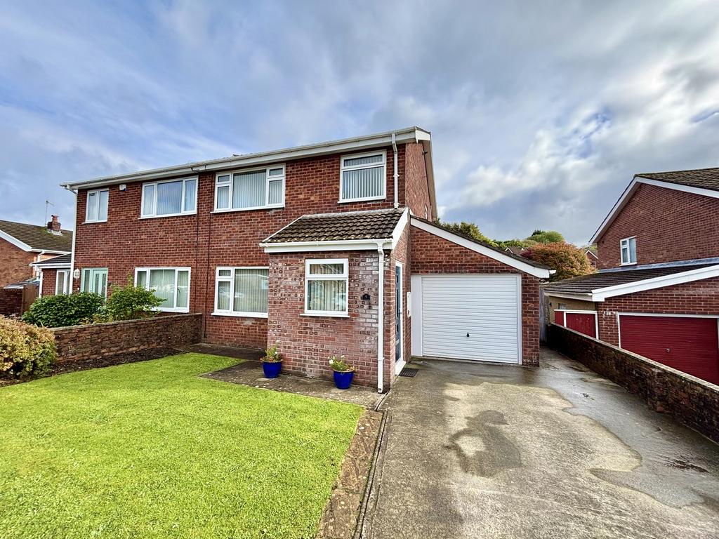 Tyn Y Cae, Pontardawe, Swansea. 3 bed semi-detached house - £215,000