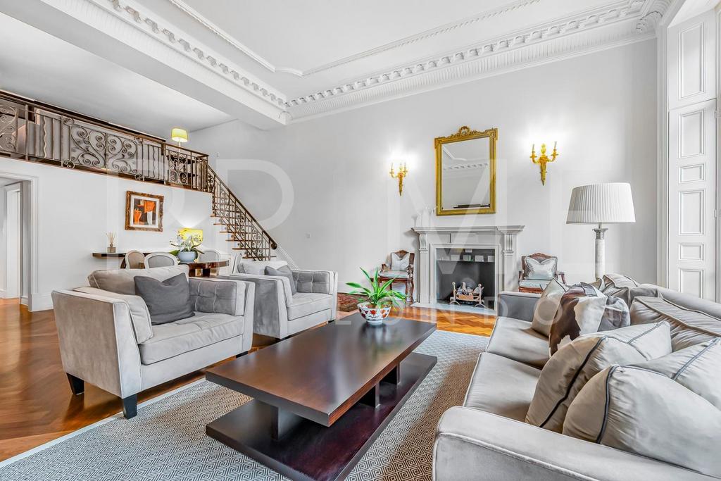 11 Cadogan Square, Knightsbridge SW1X 3 bed apartment - £5,995,000