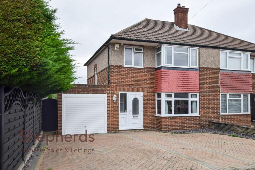 Penton Drive, Waltham Cross EN8 3 bed semi-detached house - £489,995