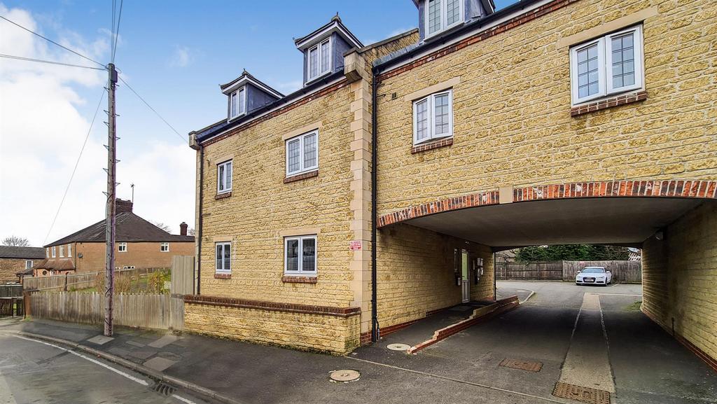 Stocks Court, Corby NN17 2 bed flat for sale - £150,000