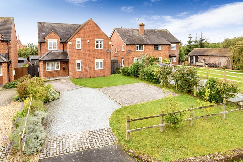 Waters Upton, Telford, TF6 6NP. 4 bed detached house - £425,000