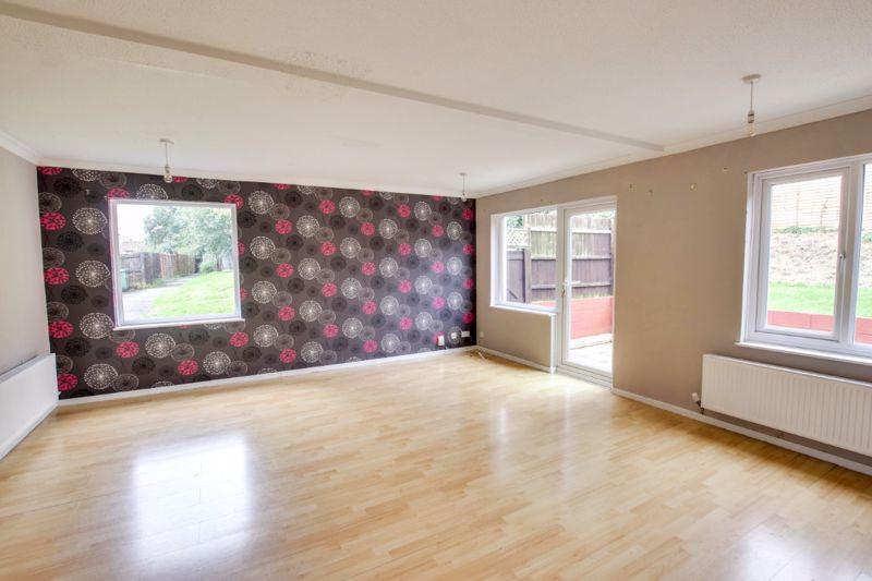 Heather Shaw, Trowbridge 3 bed terraced house - £1,100 pcm (£254 pw)
