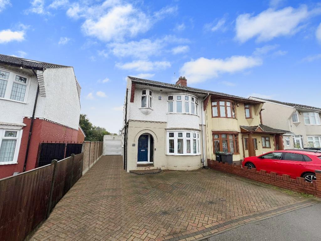 Austin Road, Icknield, Luton... 3 bed semi-detached house - £400,000
