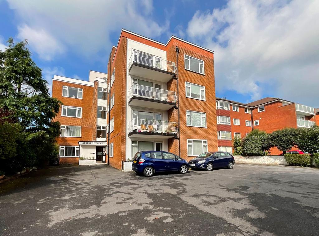 75 Albert Road, Southport PR9 2 bed apartment - £125,000