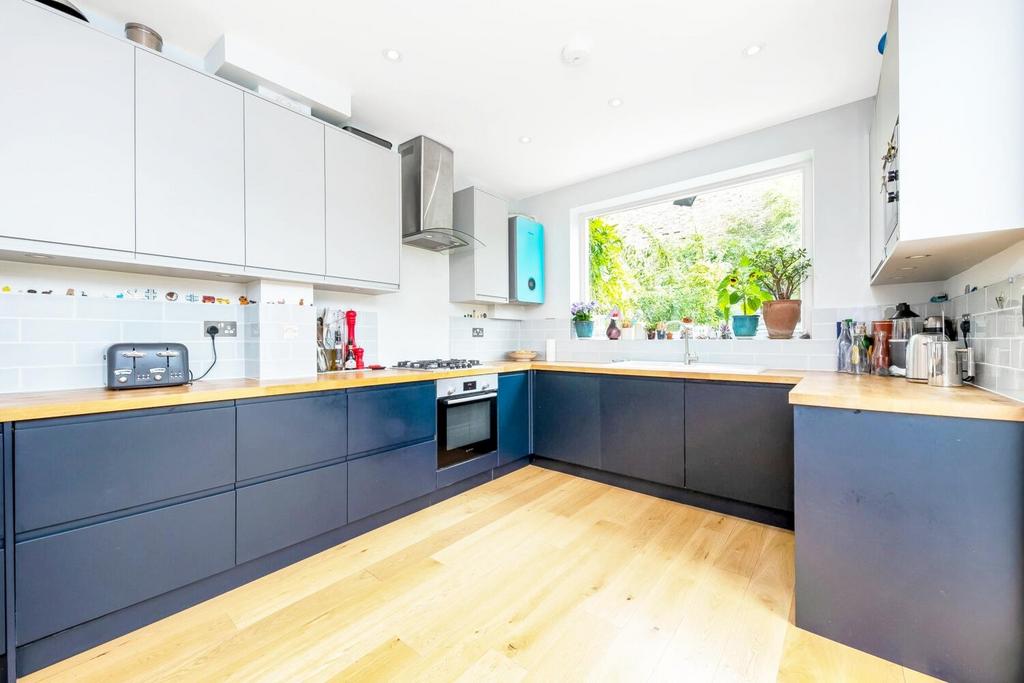 Ivydale Road, Nunhead, SE15 3 bed end of terrace house - £3,250 pcm (£ ...