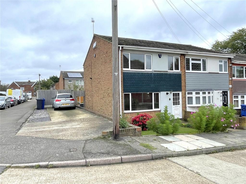 Lower Crescent, Linford, Essex, SS17 3 bed end of terrace house - £415,000