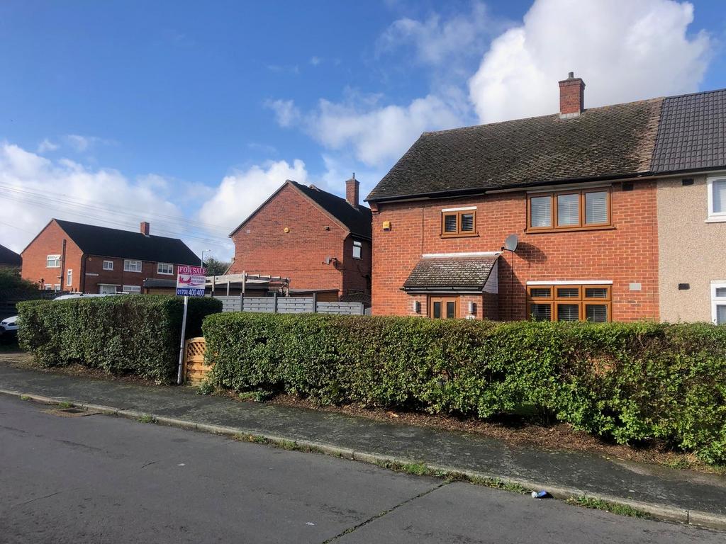Ravel Road, South Ockendon RM15 3 bed semi-detached house - £450,000