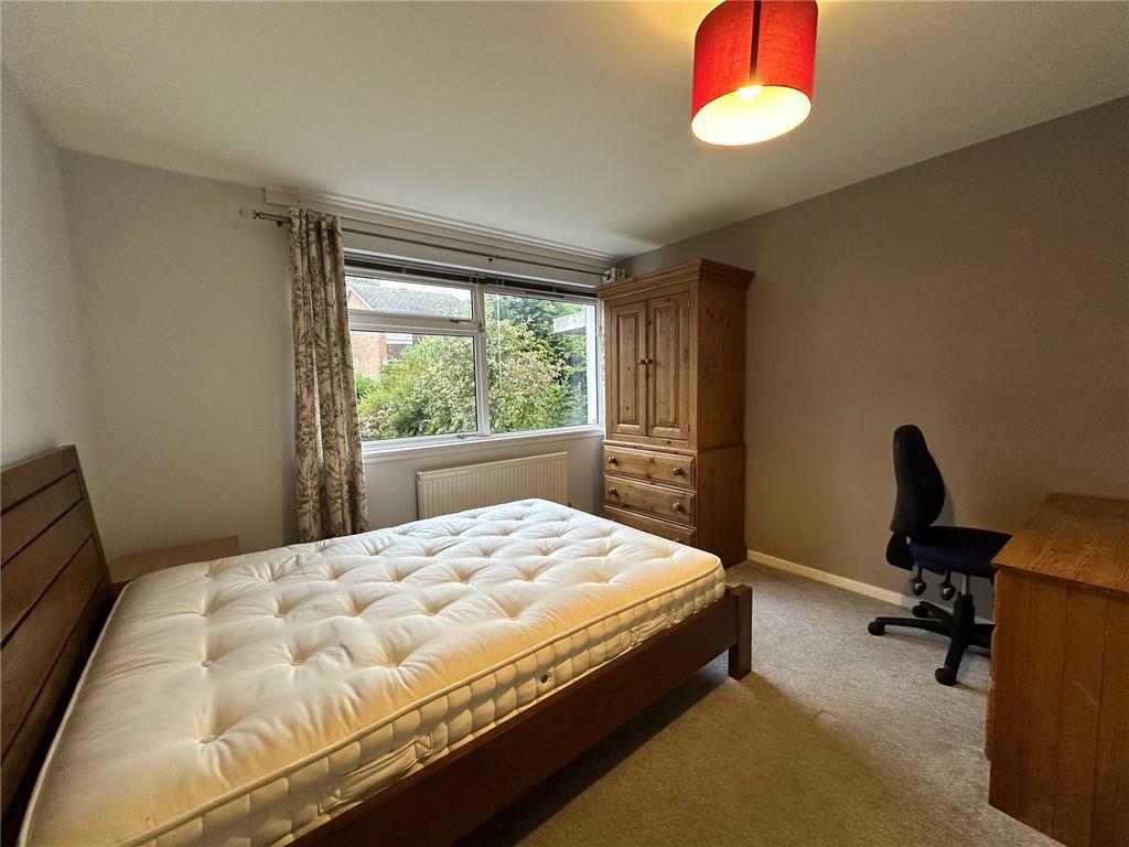 Eton Place, Farnham, Surrey, GU9 4 bed end of terrace house - £2,100 ...