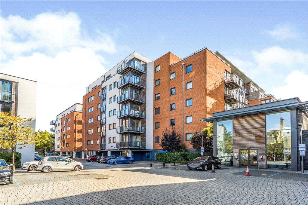 Channel Way, Southampton, Hampshire 2 bed apartment - £240,000